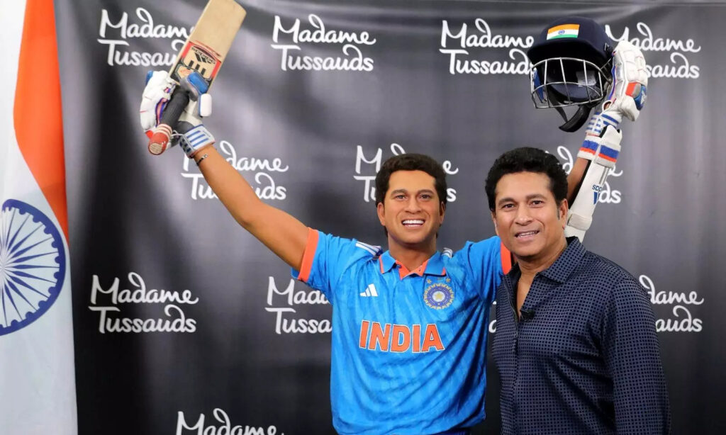 Sachin Tendulkar poses with wax statue at Madame Tussauds New York ...